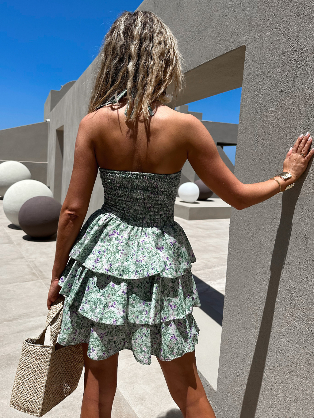 Zelené květinové šaty DZANI s volánky | Erika Fashion