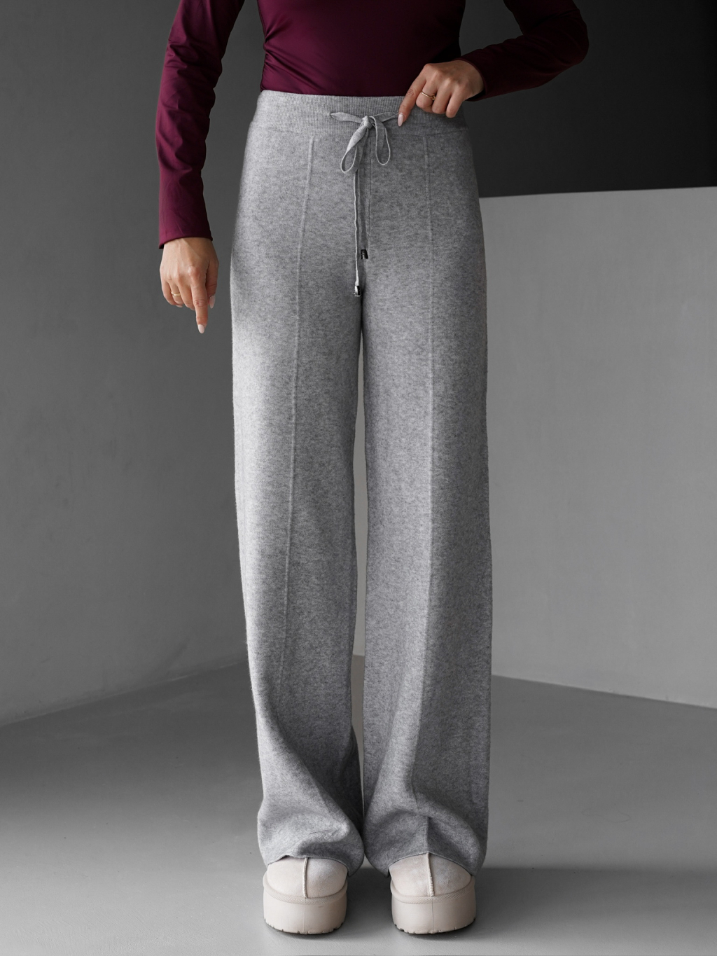 Šedé široké svetrové tepláky MARCH | Erika Fashion