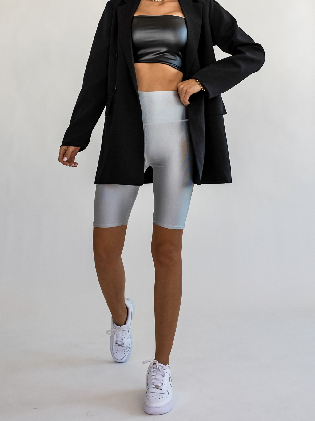 Stříbrné lesklé krátké legíny CANDOR | Erika Fashion