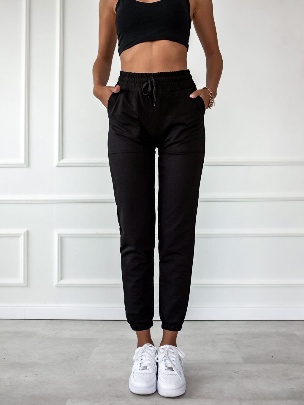 Černé tepláky BRUCE s kapsami | Erika Fashion