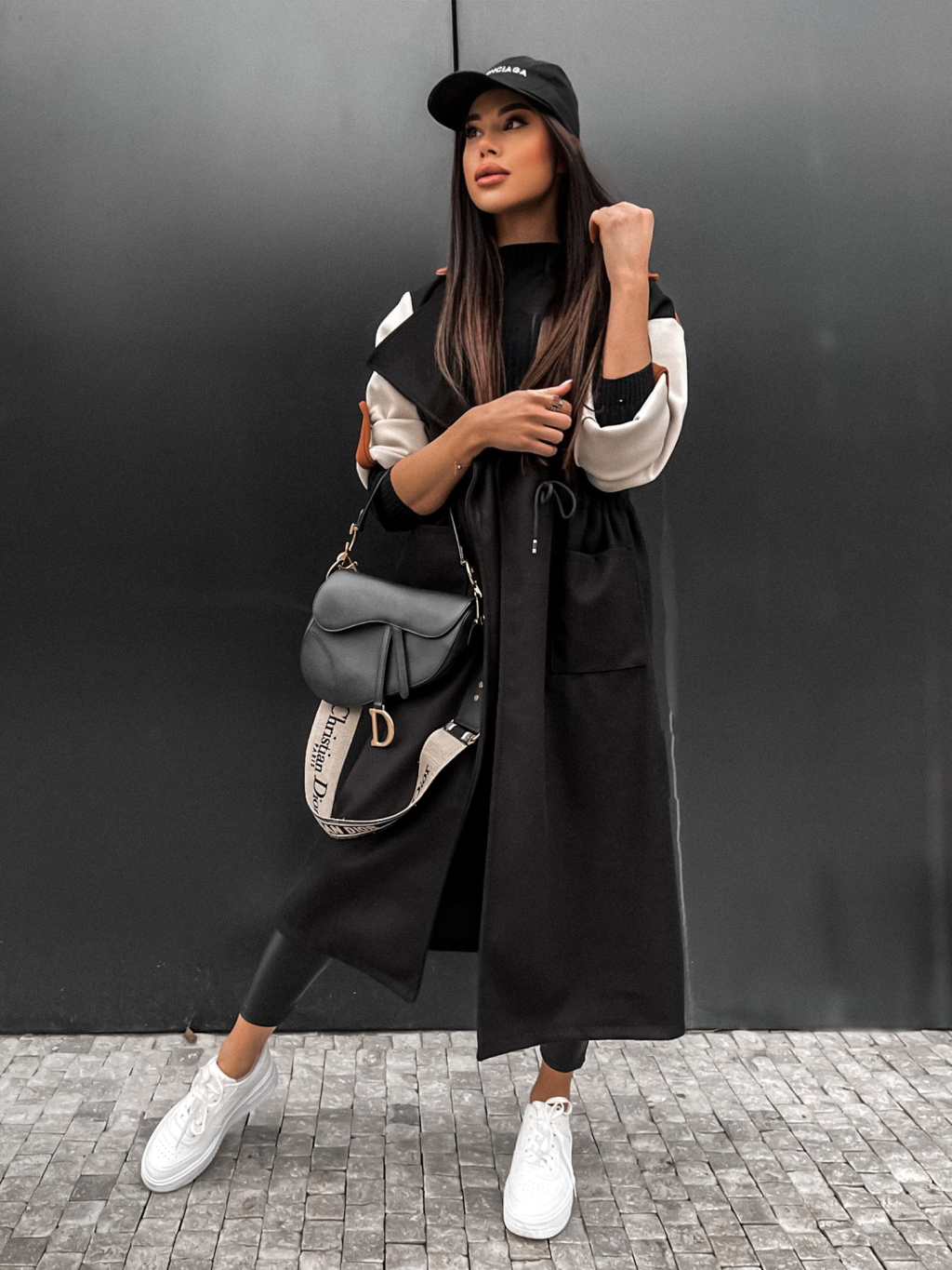 Černý delší kabátek DILUTE se stahováním v pase | Erika Fashion