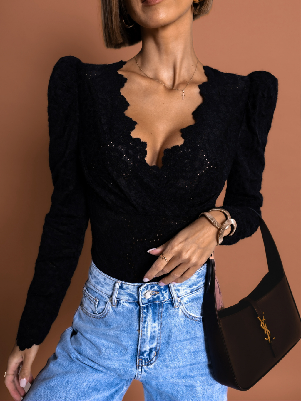 Černé elegantní body CESAR s výstřihem | Erika Fashion