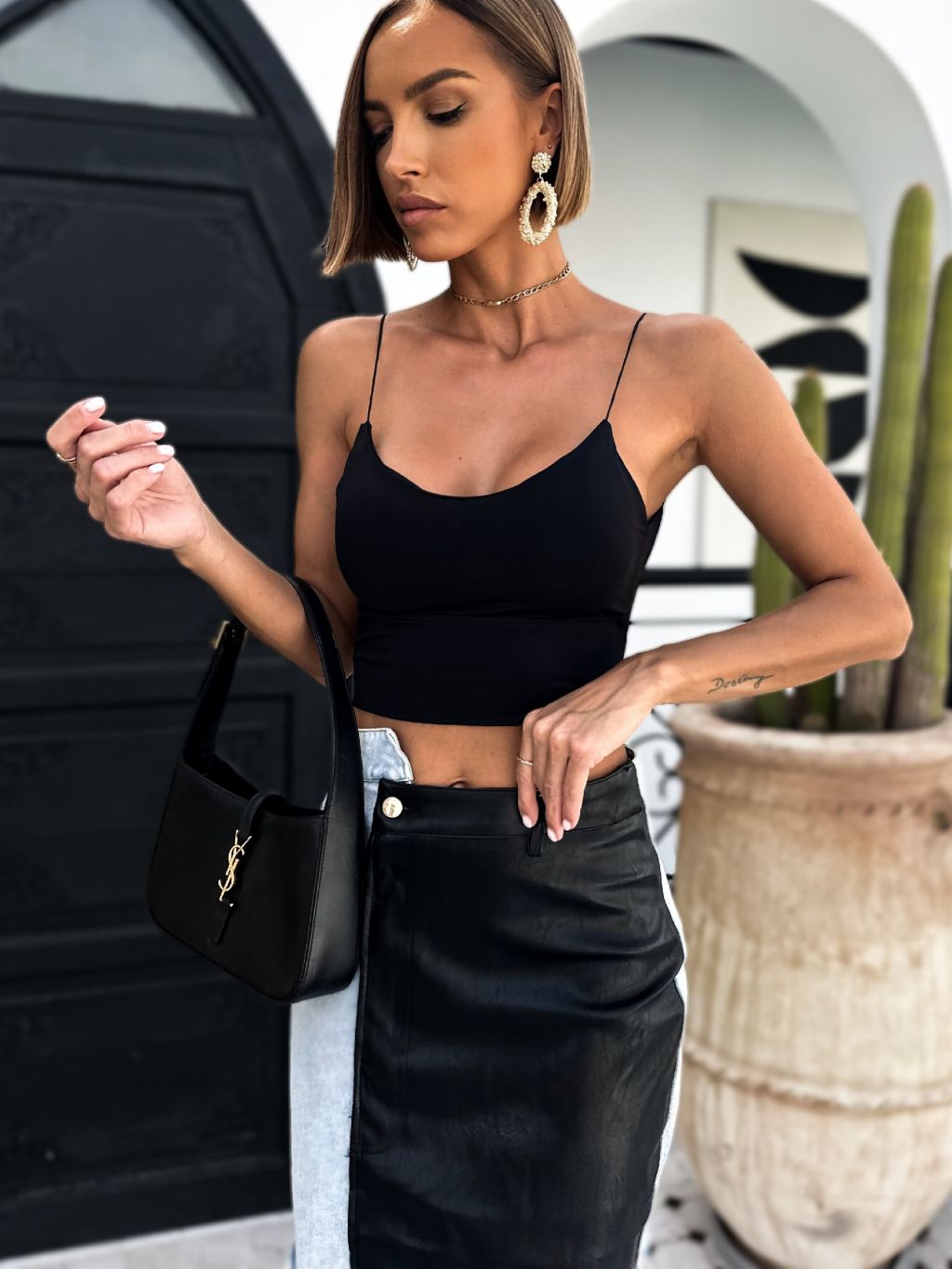 Černý elastický top CRAIGI na ramínka | Erika Fashion