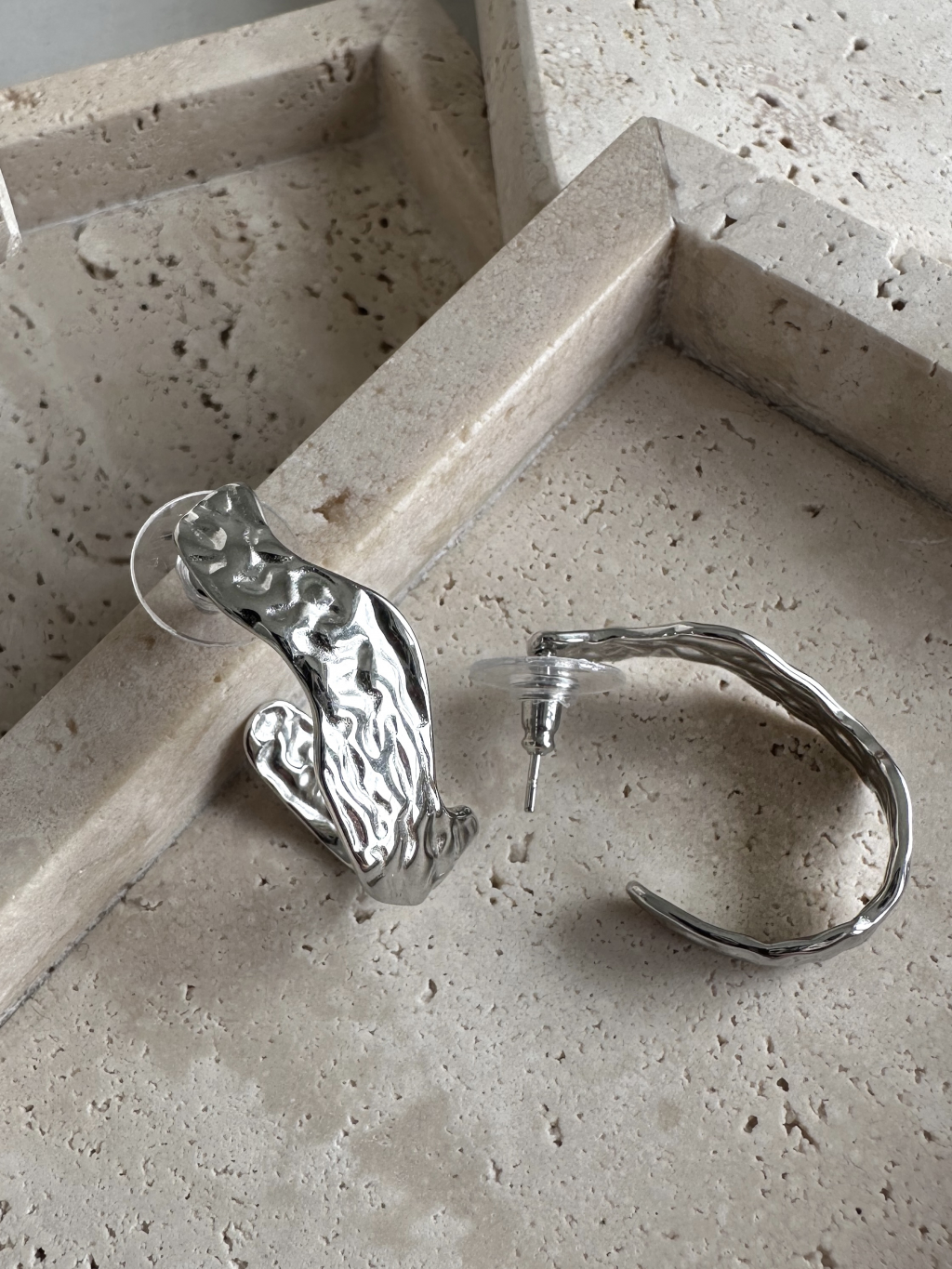 Kulaté náušnice CORASO ve stříbrné barvě | Erika Fashion